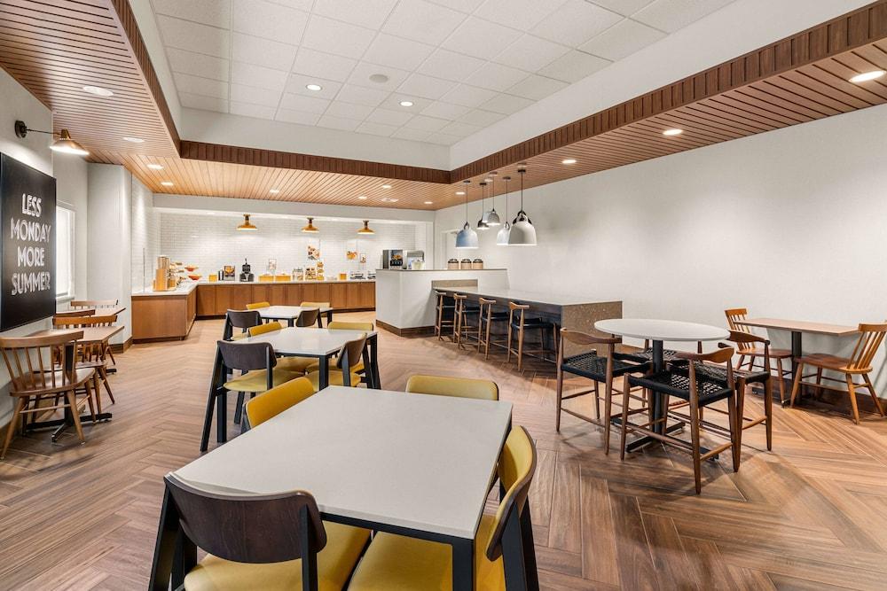 Holiday Inn Express & Suites Seattle - City Center 2026 Deals